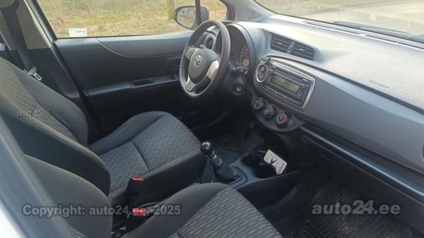 Balts Toyota Yaris 2012 Tallina, ar dzinēja tilpumu 1.30 L un nobraukumu 130 tūkst. km par 5400 €, foto 7 vietnē AUTOMOTO.COM.LV