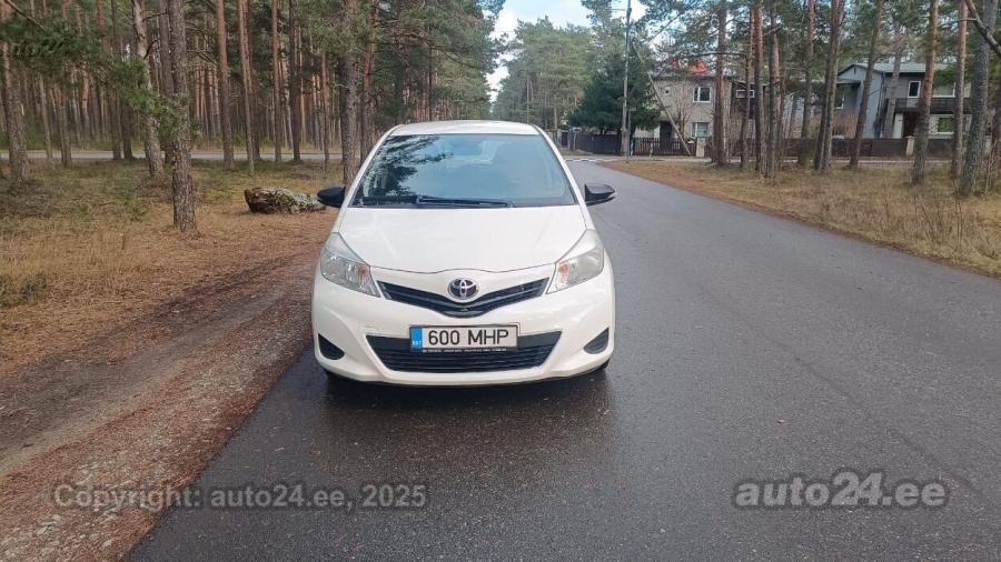 White Toyota Yaris 2012 in Tallinn, with an engine capacity of 1.30 L and mileage of 130 thousand km for 5400 €, photo 2 on AUTOMOTO.COM.LV