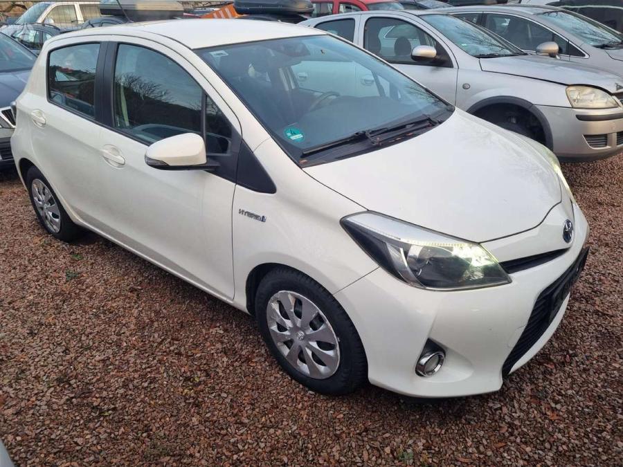 Balts Toyota Yaris 2012 Šauļi, ar dzinēja tilpumu 1.50 L un nobraukumu 160 tūkst. km par 7600 €, foto 1 vietnē AUTOMOTO.COM.LV