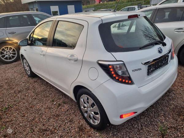 Balts Toyota Yaris 2012 Šauļi, ar dzinēja tilpumu 1.50 L un nobraukumu 160 tūkst. km par 7600 €, foto 4 vietnē AUTOMOTO.COM.LV