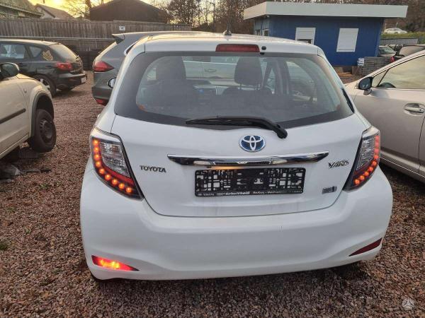 Balts Toyota Yaris 2012 Šauļi, ar dzinēja tilpumu 1.50 L un nobraukumu 160 tūkst. km par 7600 €, foto 5 vietnē AUTOMOTO.COM.LV
