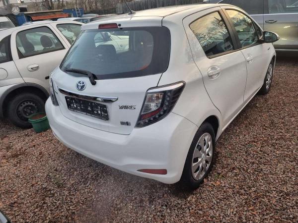 Balts Toyota Yaris 2012 Šauļi, ar dzinēja tilpumu 1.50 L un nobraukumu 160 tūkst. km par 7600 €, foto 6 vietnē AUTOMOTO.COM.LV