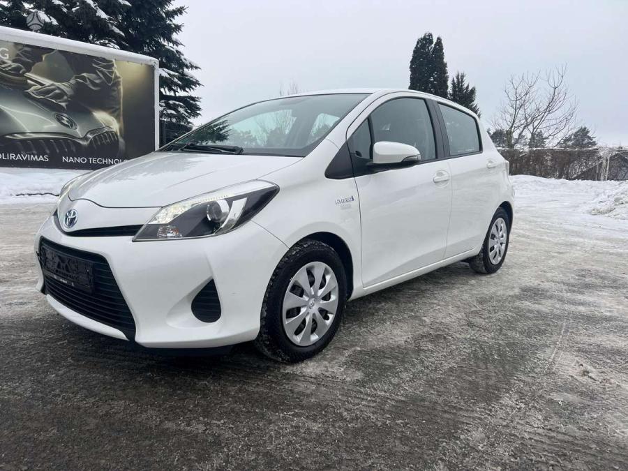 White Toyota Yaris 2012 in Vilnius, with an engine capacity of 1.50 L and mileage of 219 thousand km for 6500 €, photo 1 on AUTOMOTO.COM.LV