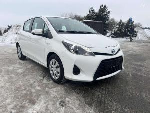 White Toyota Yaris 2012 in Vilnius, with an engine capacity of 1.50 L and mileage of 219 thousand km for 6500 €, photo 3 on AUTOMOTO.COM.LV