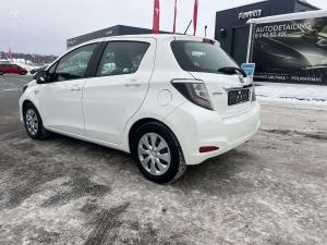 White Toyota Yaris 2012 in Vilnius, with an engine capacity of 1.50 L and mileage of 219 thousand km for 6500 €, photo 5 on AUTOMOTO.COM.LV