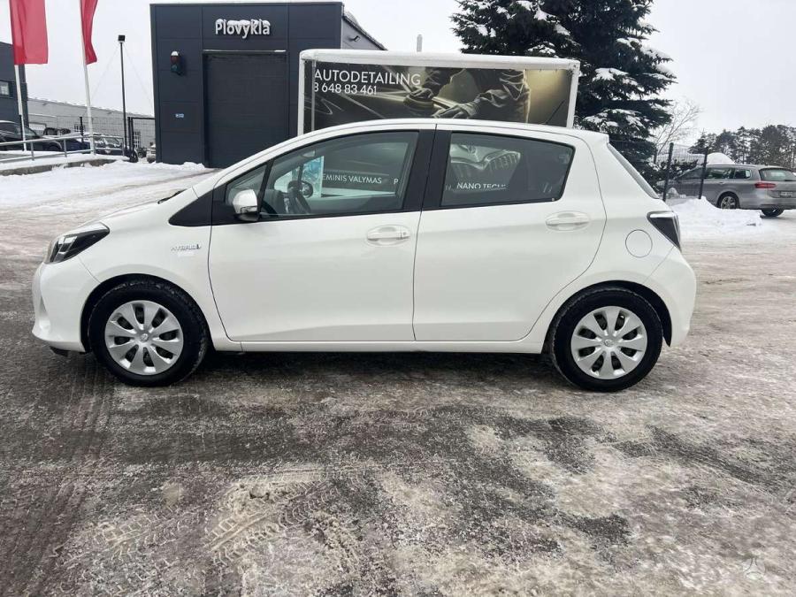 White Toyota Yaris 2012 in Vilnius, with an engine capacity of 1.50 L and mileage of 219 thousand km for 6500 €, photo 6 on AUTOMOTO.COM.LV