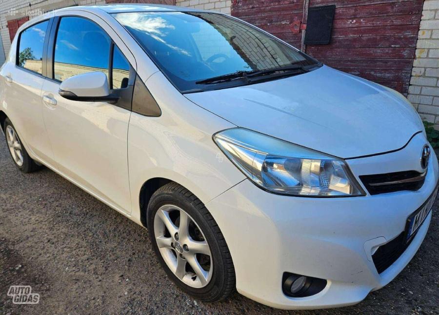 Balts Toyota Yaris 2012 Kupiškis, ar dzinēja tilpumu 1.40 L un nobraukumu 261 tūkst. km par 3600 €, foto 2 vietnē AUTOMOTO.COM.LV