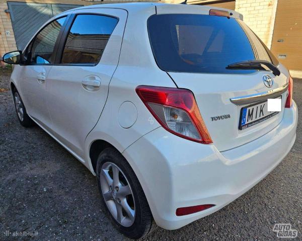 White Toyota Yaris 2012 in Kupiskis, with an engine capacity of 1.40 L and mileage of 261 thousand km for 3600 €, photo 4 on AUTOMOTO.COM.LV