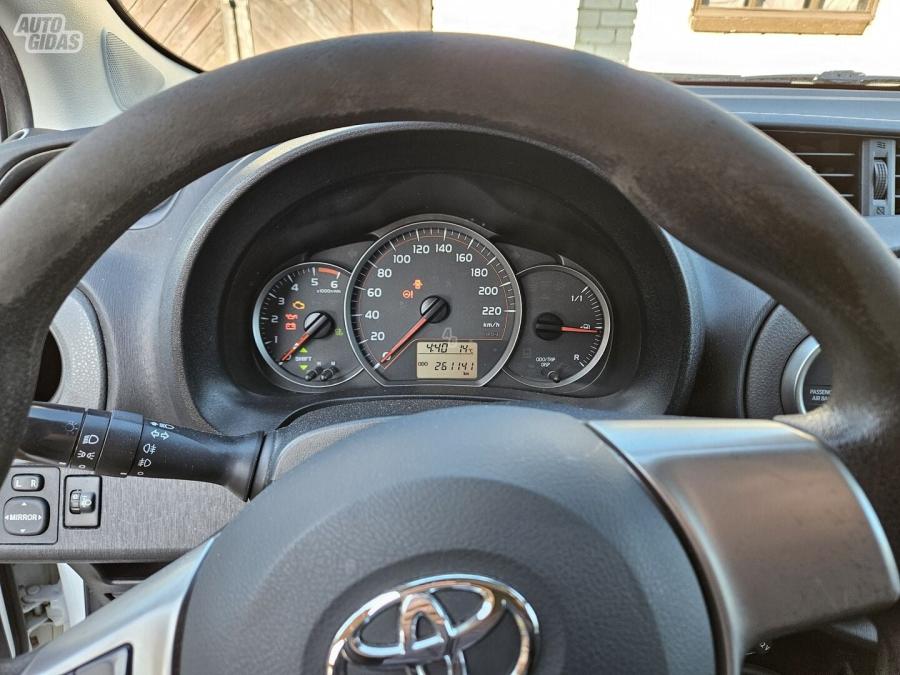 Balts Toyota Yaris 2012 Kupiškis, ar dzinēja tilpumu 1.40 L un nobraukumu 261 tūkst. km par 3600 €, foto 6 vietnē AUTOMOTO.COM.LV