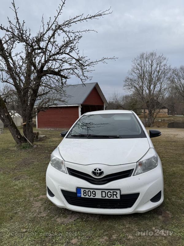 Balts Toyota Yaris 2012 Tallina, ar dzinēja tilpumu 1.40 L un nobraukumu 219 tūkst. km par 4600 €, foto 1 vietnē AUTOMOTO.COM.LV