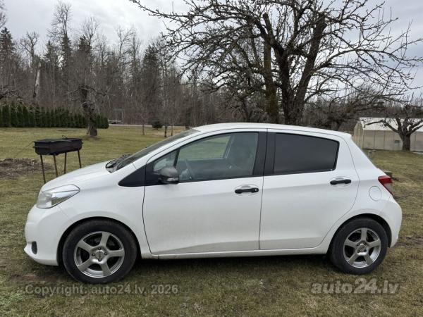 Balts Toyota Yaris 2012 Tallina, ar dzinēja tilpumu 1.40 L un nobraukumu 219 tūkst. km par 4600 €, foto 3 vietnē AUTOMOTO.COM.LV