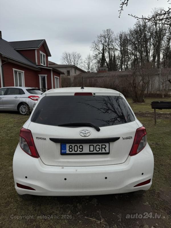 Balts Toyota Yaris 2012 Tallina, ar dzinēja tilpumu 1.40 L un nobraukumu 219 tūkst. km par 4600 €, foto 4 vietnē AUTOMOTO.COM.LV