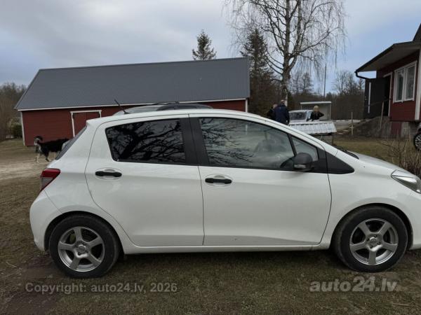 Balts Toyota Yaris 2012 Tallina, ar dzinēja tilpumu 1.40 L un nobraukumu 219 tūkst. km par 4600 €, foto 5 vietnē AUTOMOTO.COM.LV