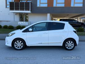 Balts Toyota Yaris 2012 Tallina, ar dzinēja tilpumu 1.50 L un nobraukumu 168 tūkst. km par 7990 €, foto 3 vietnē AUTOMOTO.COM.LV