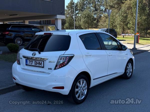 Balts Toyota Yaris 2012 Tallina, ar dzinēja tilpumu 1.50 L un nobraukumu 168 tūkst. km par 7990 €, foto 6 vietnē AUTOMOTO.COM.LV