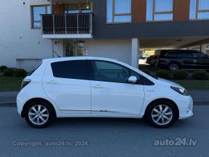 Balts Toyota Yaris 2012 Tallina, ar dzinēja tilpumu 1.50 L un nobraukumu 168 tūkst. km par 7990 €, foto 10 vietnē AUTOMOTO.COM.LV