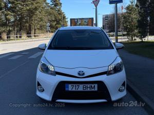 Balts Toyota Yaris 2012 Tallina, ar dzinēja tilpumu 1.50 L un nobraukumu 168 tūkst. km par 7990 €, foto 12 vietnē AUTOMOTO.COM.LV