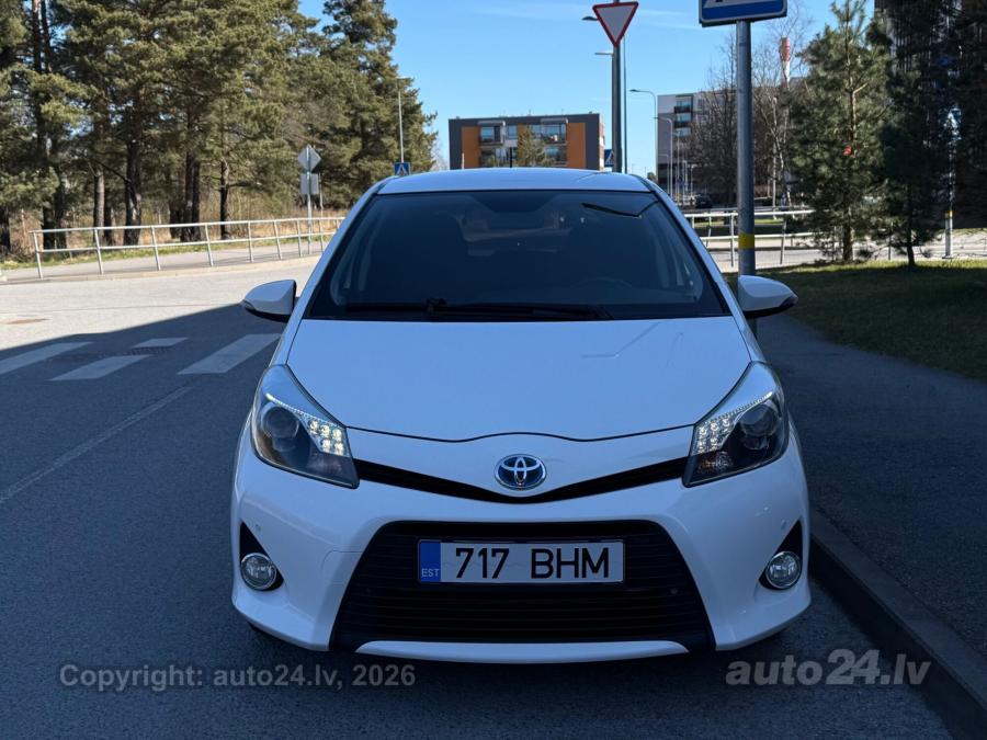 Balts Toyota Yaris 2012 Tallina, ar dzinēja tilpumu 1.50 L un nobraukumu 168 tūkst. km par 7990 €, foto 12 vietnē AUTOMOTO.COM.LV