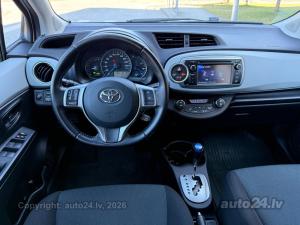 Balts Toyota Yaris 2012 Tallina, ar dzinēja tilpumu 1.50 L un nobraukumu 168 tūkst. km par 7990 €, foto 18 vietnē AUTOMOTO.COM.LV