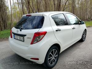 White Toyota Yaris 2012 in Tartu, with an engine capacity of 1.40 L and mileage of 300 thousand km for 5500 €, photo 4 on AUTOMOTO.COM.LV