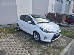 Balts Toyota Yaris 2012 Rīga, ar dzinēja tilpumu 1.50 L un nobraukumu 179 tūkst. km par 5600 €, foto  vietnē AUTOMOTO.COM.LV