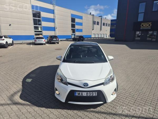 Balts Toyota Yaris 2012 Rīga, ar dzinēja tilpumu 1.50 L un nobraukumu 179 tūkst. km par 5600 €, foto 3 vietnē AUTOMOTO.COM.LV