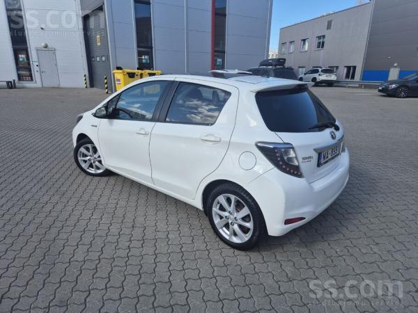 Balts Toyota Yaris 2012 Rīga, ar dzinēja tilpumu 1.50 L un nobraukumu 179 tūkst. km par 5600 €, foto 4 vietnē AUTOMOTO.COM.LV