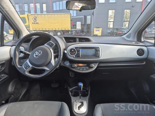 Balts Toyota Yaris 2012 Rīga, ar dzinēja tilpumu 1.50 L un nobraukumu 179 tūkst. km par 5600 €, foto 6 vietnē AUTOMOTO.COM.LV