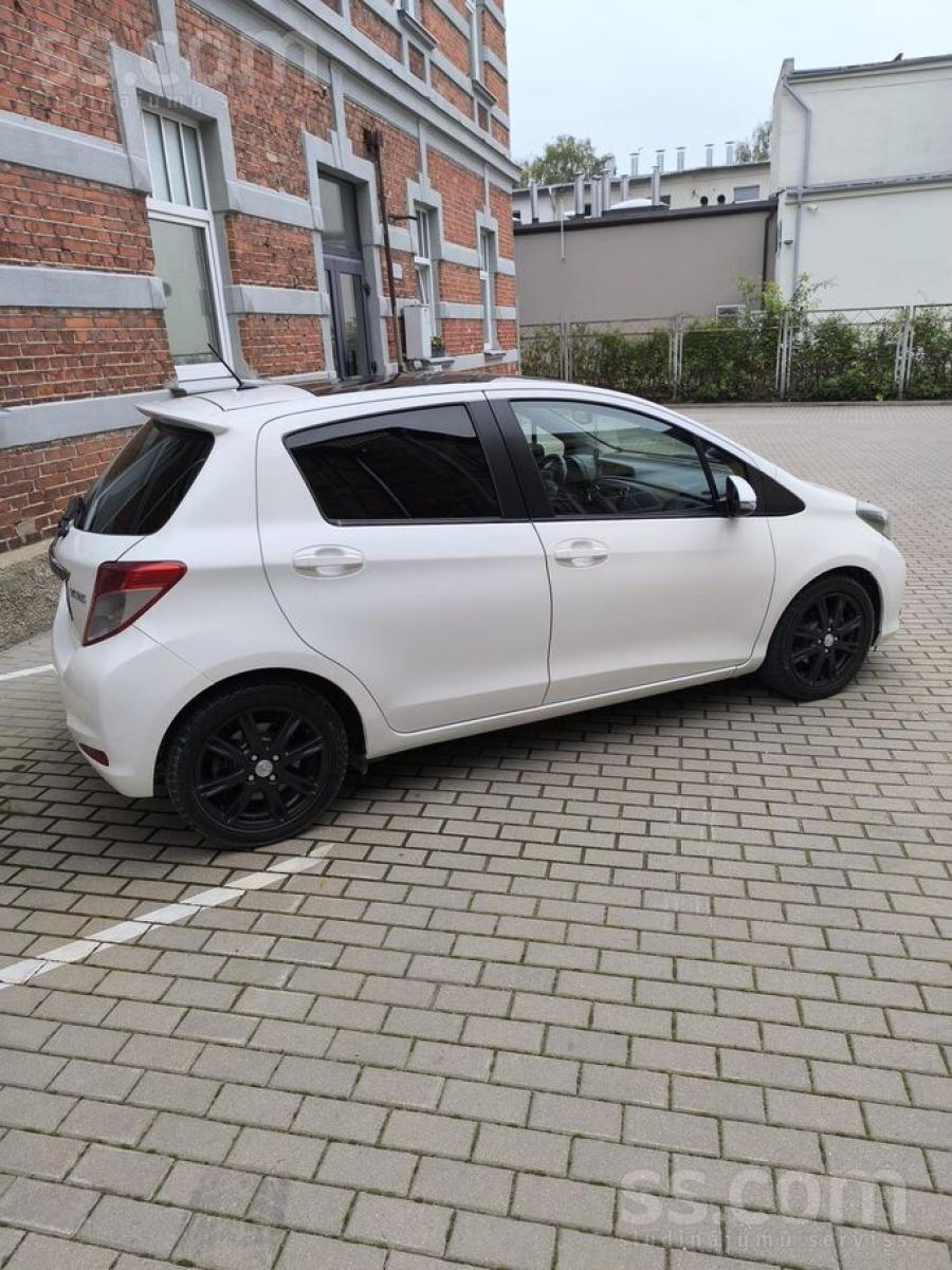 Balts Toyota Yaris 2012 Liepāja, ar dzinēja tilpumu 1.40 L un nobraukumu 207 tūkst. km par 3800 €, foto 3 vietnē AUTOMOTO.COM.LV