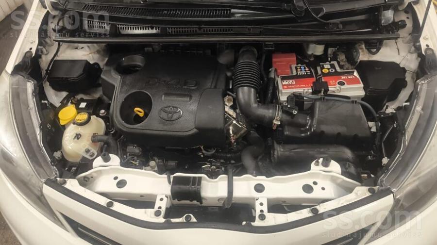 Balts Toyota Yaris 2012 Liepāja, ar dzinēja tilpumu 1.40 L un nobraukumu 207 tūkst. km par 3800 €, foto 8 vietnē AUTOMOTO.COM.LV