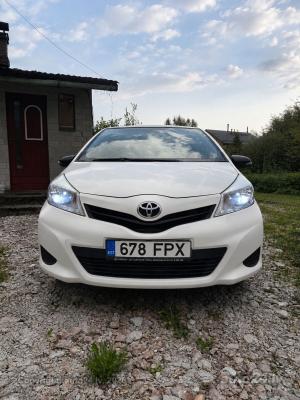 Balts Toyota Yaris 2012 Tallina, ar dzinēja tilpumu 1.40 L un nobraukumu 286 tūkst. km par 5497 €, foto  vietnē AUTOMOTO.COM.LV