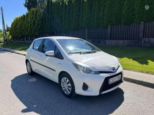 White Toyota Yaris 2012 in Vilnius, with an engine capacity of 1.50 L and mileage of 249 thousand km for 6499 €, photo 5 on AUTOMOTO.COM.LV