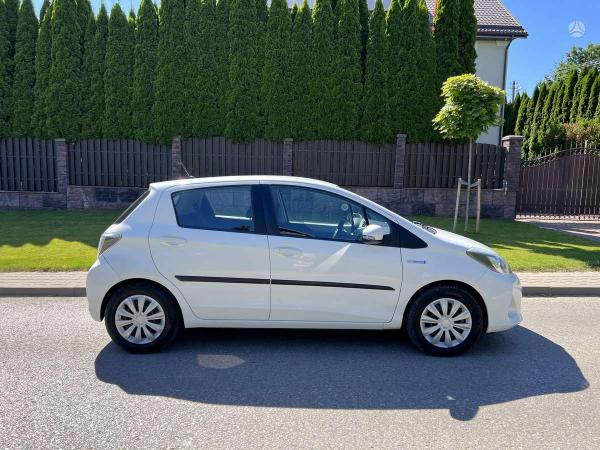 Balts Toyota Yaris 2012 Viļņa, ar dzinēja tilpumu 1.50 L un nobraukumu 249 tūkst. km par 6499 €, foto 5 vietnē AUTOMOTO.COM.LV