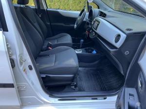 White Toyota Yaris 2012 in Vilnius, with an engine capacity of 1.50 L and mileage of 249 thousand km for 6499 €, photo 18 on AUTOMOTO.COM.LV