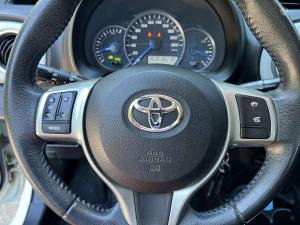 White Toyota Yaris 2012 in Vilnius, with an engine capacity of 1.50 L and mileage of 249 thousand km for 6499 €, photo 24 on AUTOMOTO.COM.LV
