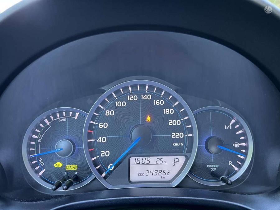 White Toyota Yaris 2012 in Vilnius, with an engine capacity of 1.50 L and mileage of 249 thousand km for 6499 €, photo 28 on AUTOMOTO.COM.LV