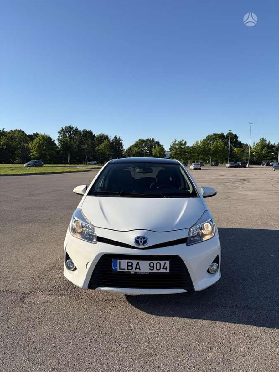 White Toyota Yaris 2012 in Kaunas, with an engine capacity of 1.50 L and mileage of 160 thousand km for 6000 €, photo 1 on AUTOMOTO.COM.LV