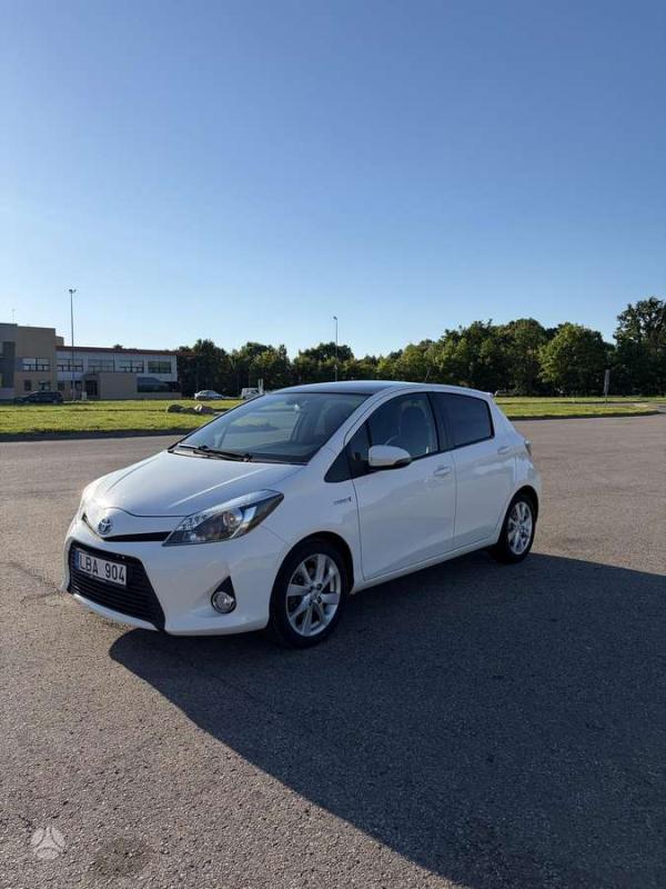 White Toyota Yaris 2012 in Kaunas, with an engine capacity of 1.50 L and mileage of 160 thousand km for 6000 €, photo 2 on AUTOMOTO.COM.LV