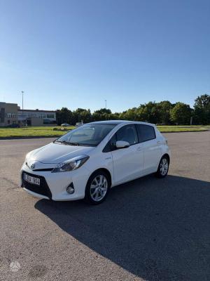White Toyota Yaris 2012 in Kaunas, with an engine capacity of 1.50 L and mileage of 160 thousand km for 6000 €, photo 3 on AUTOMOTO.COM.LV