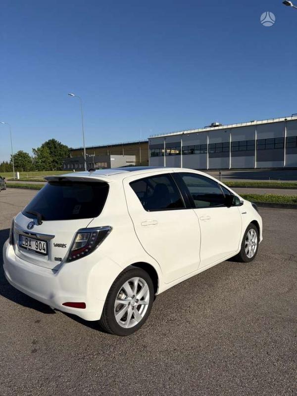 White Toyota Yaris 2012 in Kaunas, with an engine capacity of 1.50 L and mileage of 160 thousand km for 6000 €, photo 4 on AUTOMOTO.COM.LV
