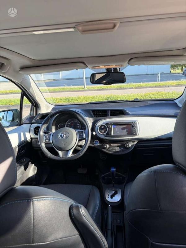 White Toyota Yaris 2012 in Kaunas, with an engine capacity of 1.50 L and mileage of 160 thousand km for 6000 €, photo 5 on AUTOMOTO.COM.LV