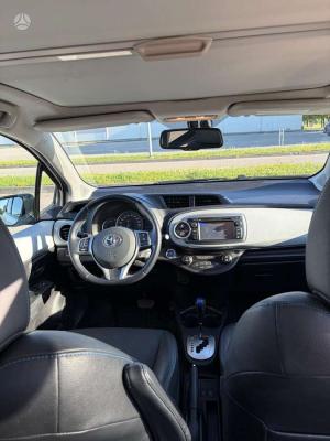 White Toyota Yaris 2012 in Kaunas, with an engine capacity of 1.50 L and mileage of 160 thousand km for 6000 €, photo 6 on AUTOMOTO.COM.LV