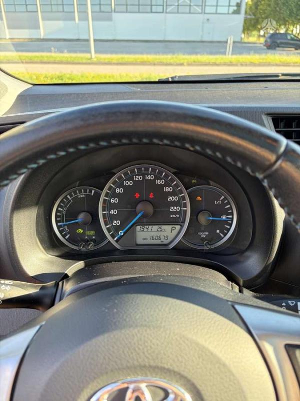 White Toyota Yaris 2012 in Kaunas, with an engine capacity of 1.50 L and mileage of 160 thousand km for 6000 €, photo 7 on AUTOMOTO.COM.LV