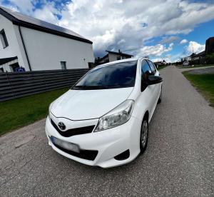 Balts Toyota Yaris 2012 Viļņa, ar dzinēja tilpumu 1.36 L un nobraukumu 198 tūkst. km par 3650 €, foto 3 vietnē AUTOMOTO.COM.LV