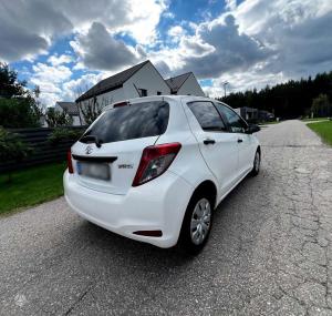 Balts Toyota Yaris 2012 Viļņa, ar dzinēja tilpumu 1.36 L un nobraukumu 198 tūkst. km par 3650 €, foto 5 vietnē AUTOMOTO.COM.LV
