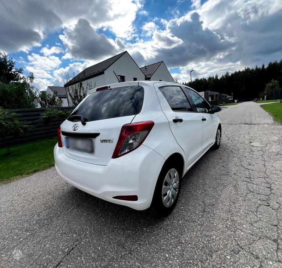 Balts Toyota Yaris 2012 Viļņa, ar dzinēja tilpumu 1.36 L un nobraukumu 198 tūkst. km par 3650 €, foto 5 vietnē AUTOMOTO.COM.LV