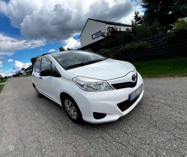 Balts Toyota Yaris 2012 Viļņa, ar dzinēja tilpumu 1.36 L un nobraukumu 198 tūkst. km par 3650 €, foto 6 vietnē AUTOMOTO.COM.LV