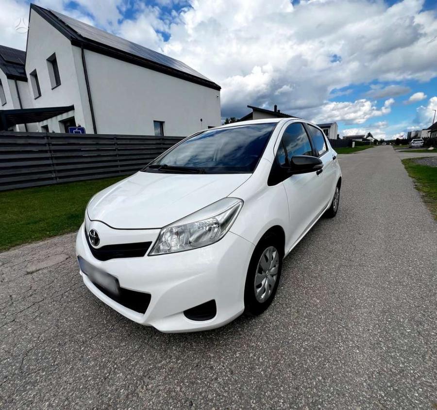 Balts Toyota Yaris 2012 Viļņa, ar dzinēja tilpumu 1.36 L un nobraukumu 198 tūkst. km par 3650 €, foto 7 vietnē AUTOMOTO.COM.LV