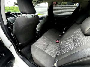 Balts Toyota Yaris 2012 Viļņa, ar dzinēja tilpumu 1.36 L un nobraukumu 198 tūkst. km par 3650 €, foto 10 vietnē AUTOMOTO.COM.LV