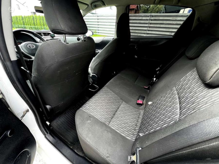 Balts Toyota Yaris 2012 Viļņa, ar dzinēja tilpumu 1.36 L un nobraukumu 198 tūkst. km par 3650 €, foto 10 vietnē AUTOMOTO.COM.LV